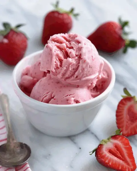 Strawberry Frozen Yogurt - Recipes Smile